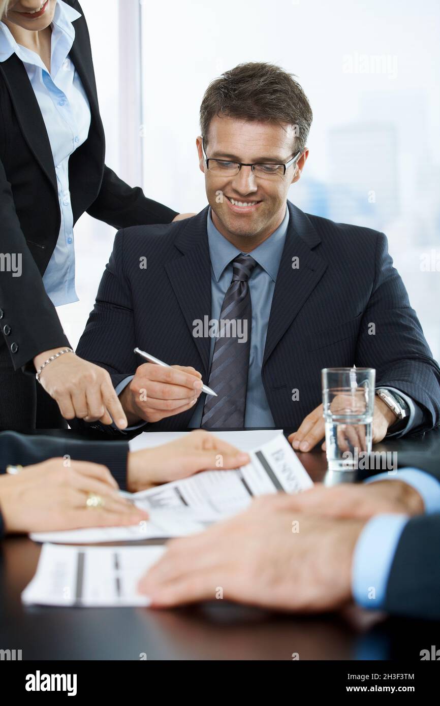 Signing collaboration contract hi-res stock photography and images - Alamy
