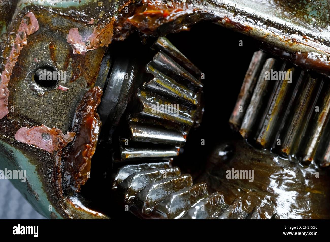 This is a view of the transmission mechanism from the crank to the ...