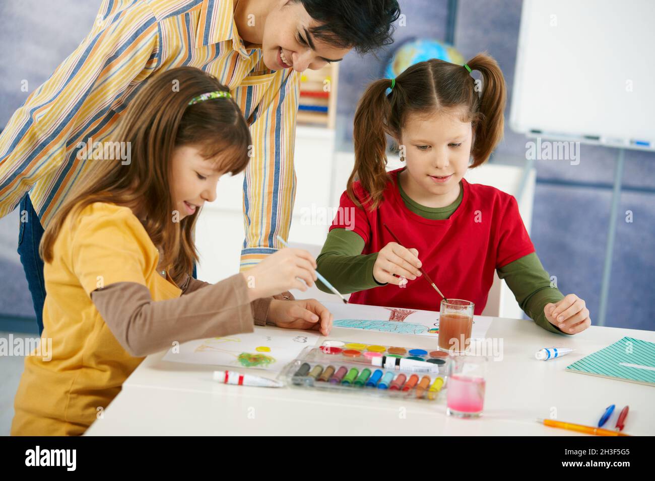 Children painting in art class at elementary school Stock Photo - Alamy