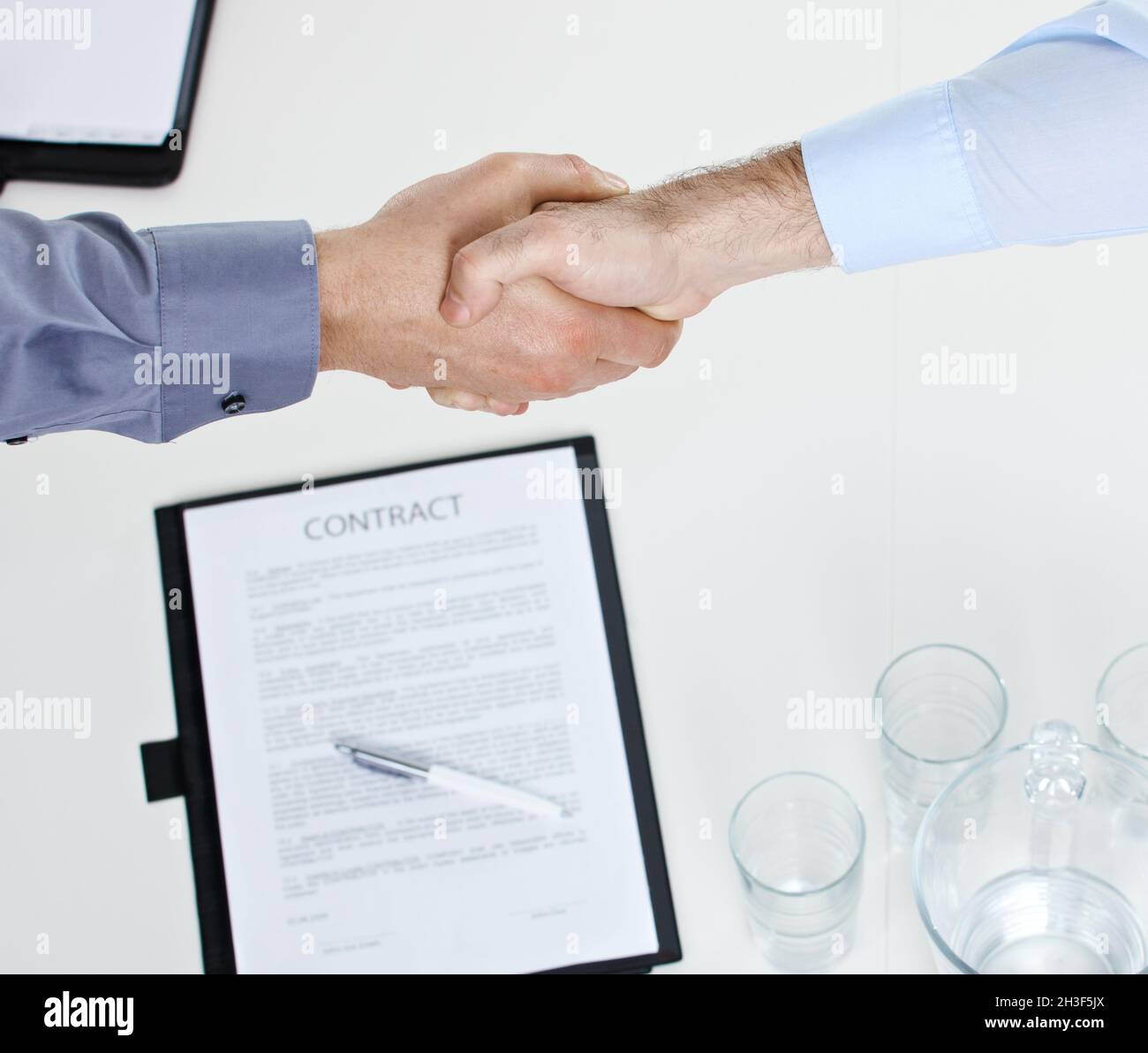 Contract table hi-res stock photography and images - Alamy