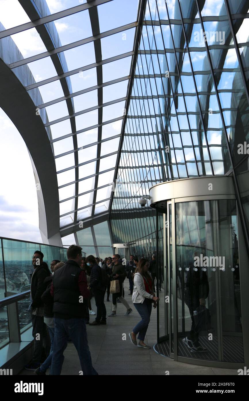London viewing garden skyline hi-res stock photography and images - Alamy