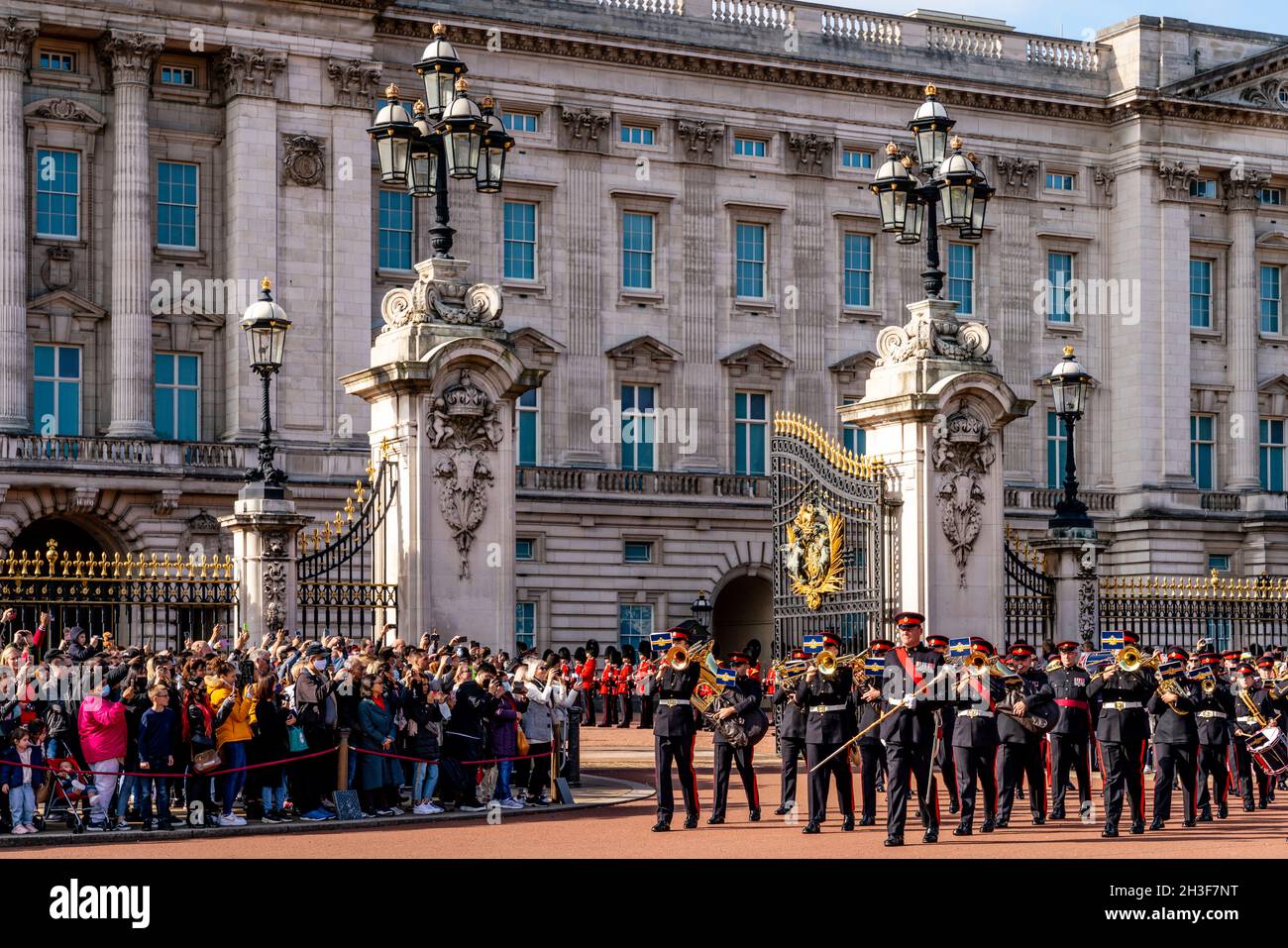 The Changing Of The Guard Ceremony, Buckingham Palace, London, UK Stock Photo - Alamy