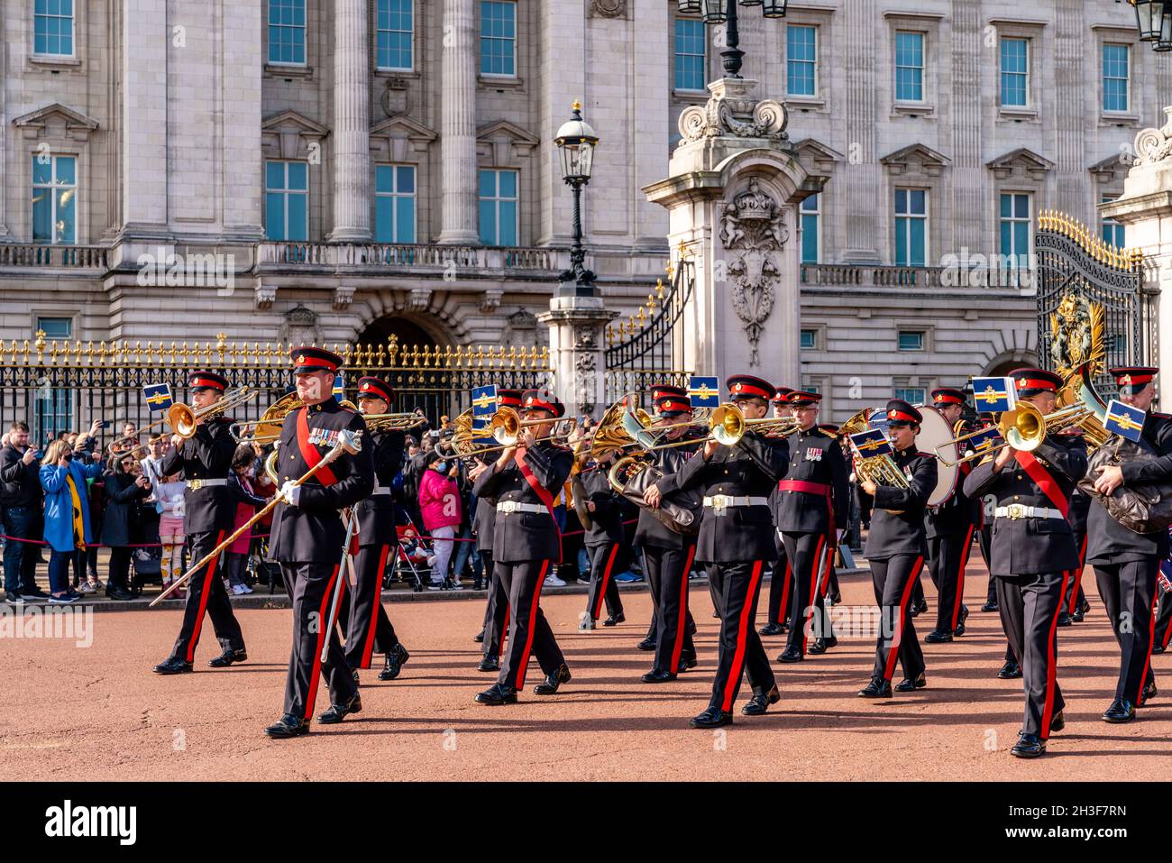 The Changing Of The Guard Ceremony, Buckingham Palace, London, UK Stock Photo - Alamy