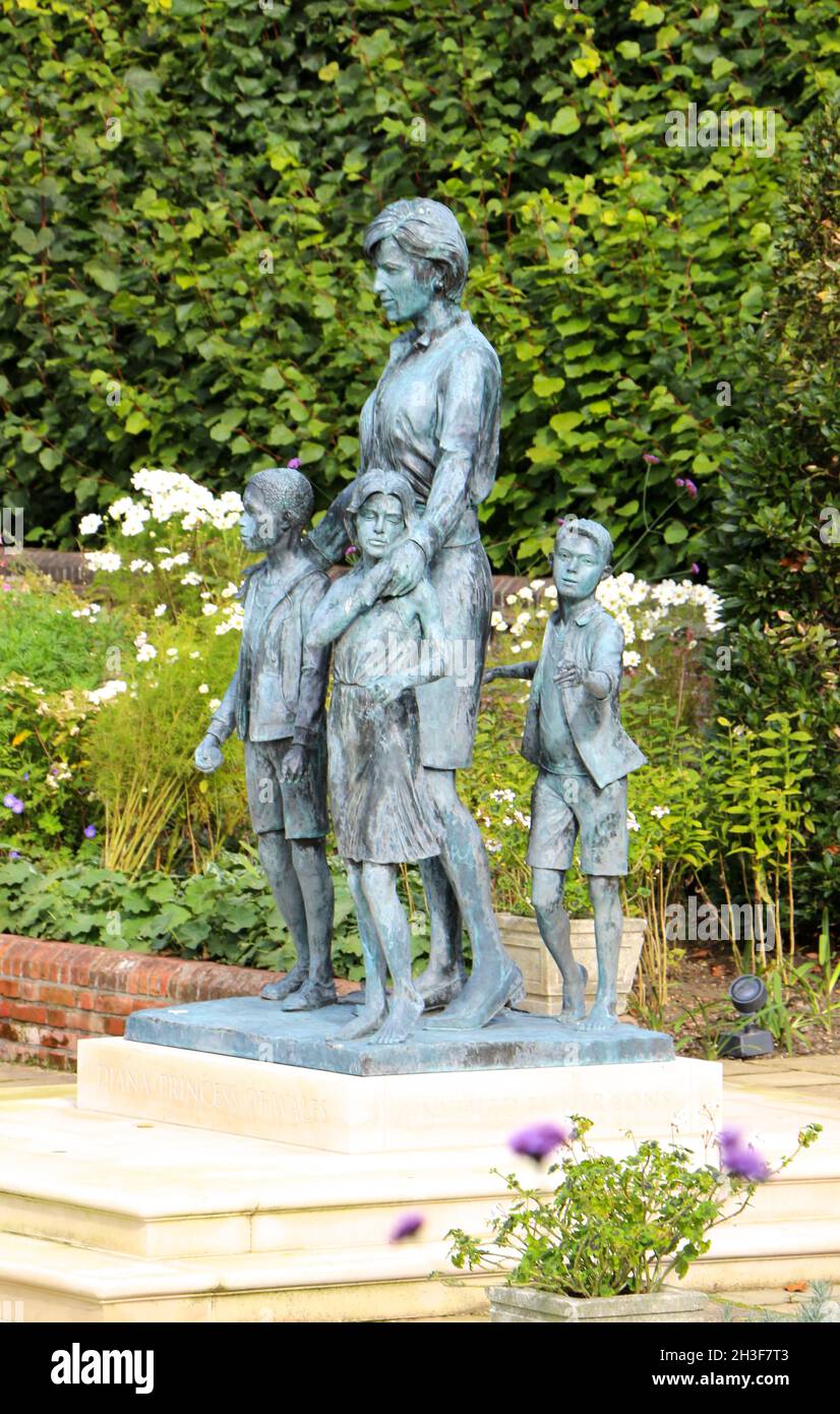 Statue of Diana Princess of Wales in the Sunken Garden Kensington ...