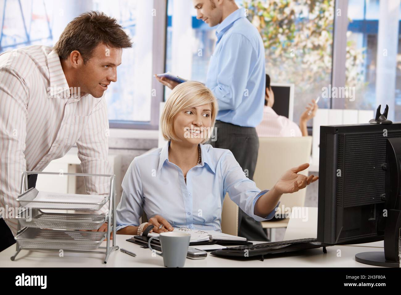 Office writing working team hi-res stock photography and images - Alamy