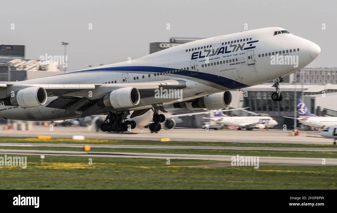 El al israel airlines airplane hi-res stock photography and images - Alamy