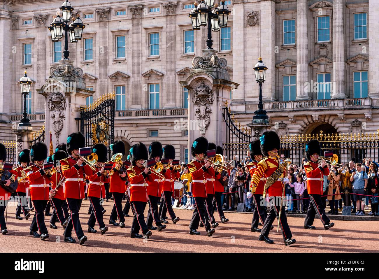 The Changing Of The Guard Ceremony, Buckingham Palace, London, UK Stock Photo - Alamy