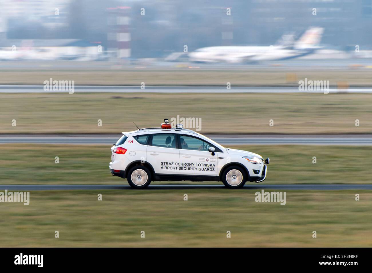 Airport security guard hi-res stock photography and images - Alamy