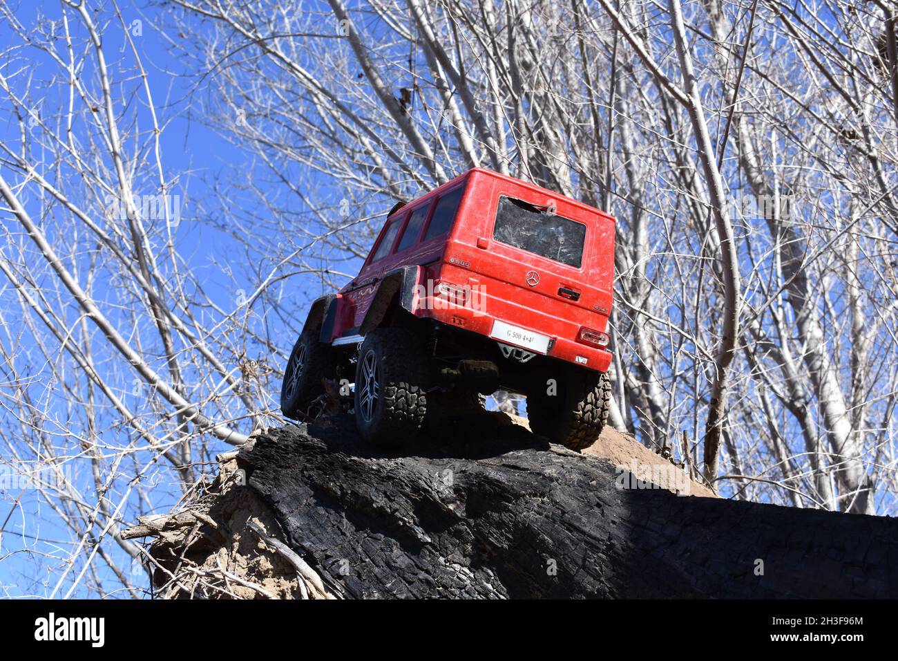 Traxxas TRX-4 G-Wagon posing for picture Stock Photo - Alamy