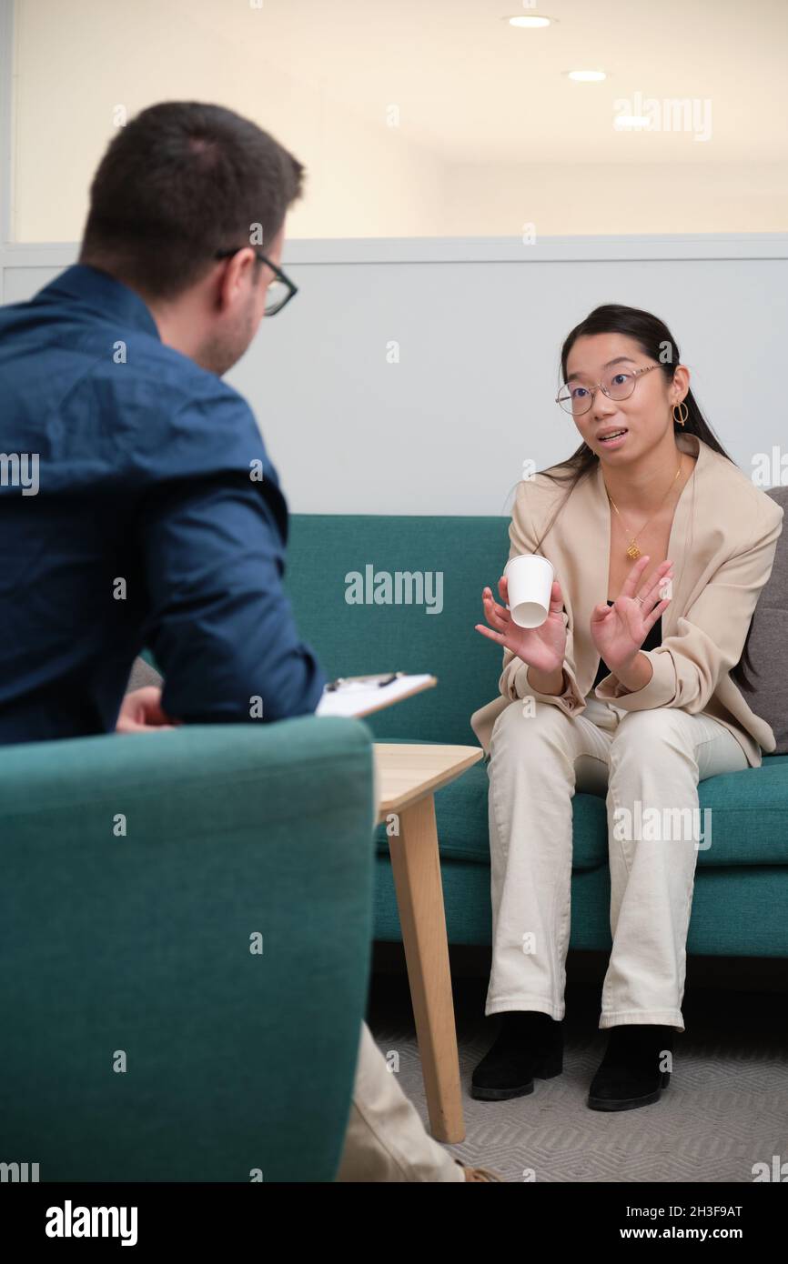 Psychologist sit hi-res stock photography and images - Alamy