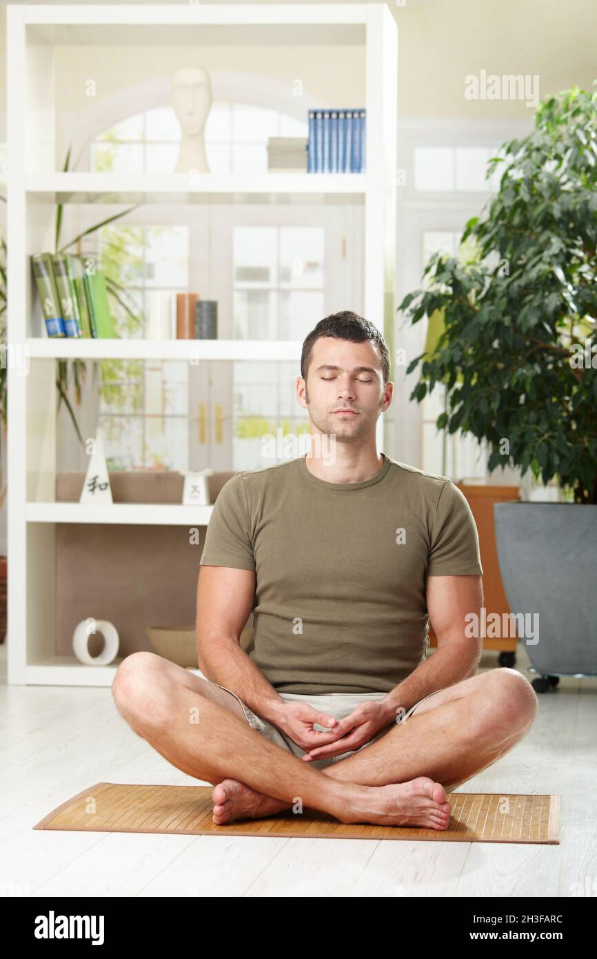 Seated sitting position hi-res stock photography and images - Alamy