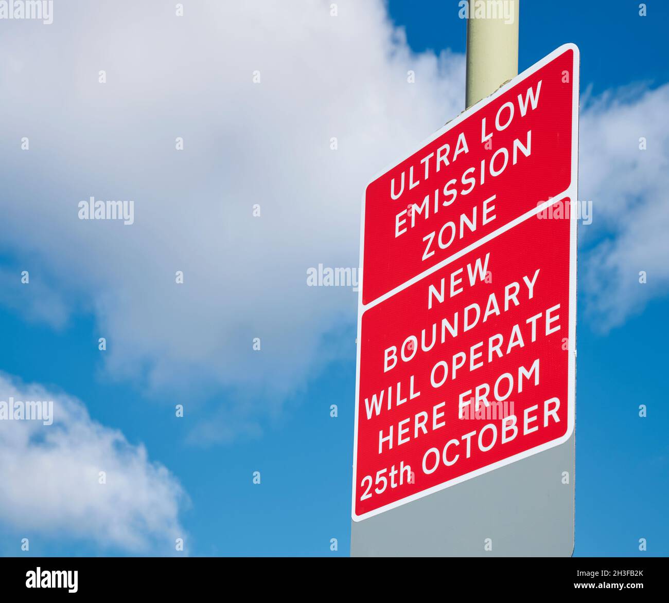 New boundery warning traffice sign for the Ultra Low Emission zone ...