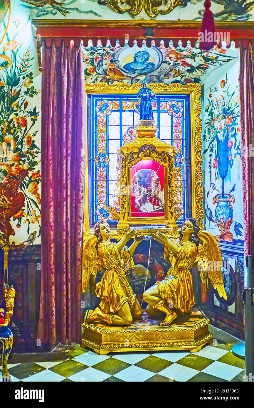 Altarpiece of relics hi-res stock photography and images - Alamy