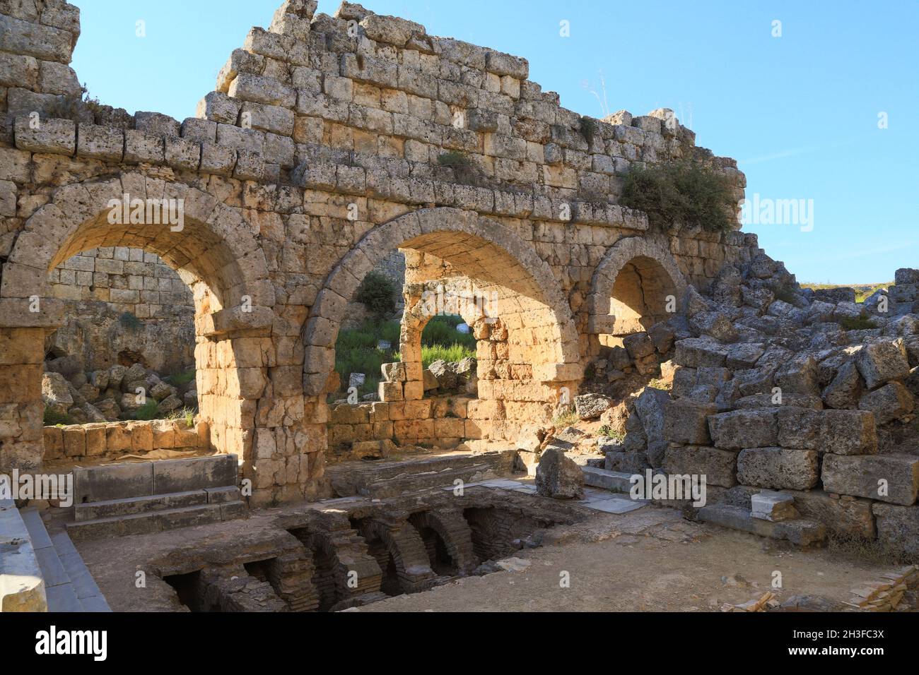 Ancient greek bath hi-res stock photography and images - Alamy