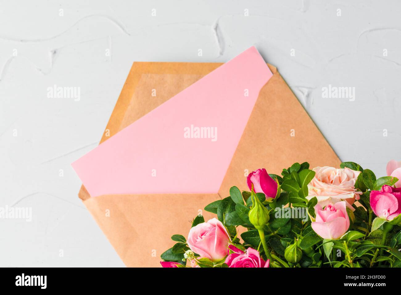 Craft paper envelope with bunch of flowers Stock Photo - Alamy