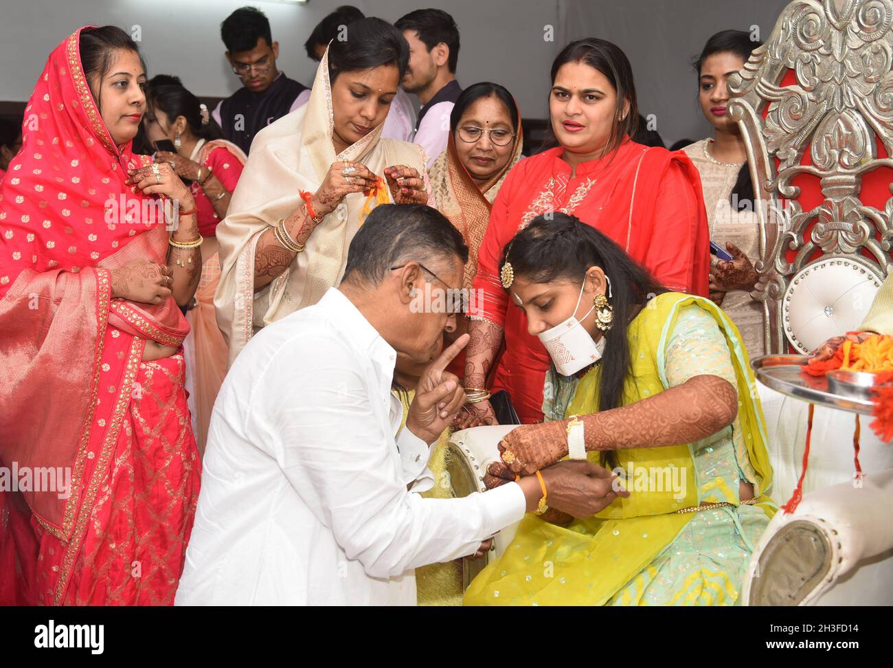 Sacred thread ceremony hinduism hi-res stock photography and images - Alamy