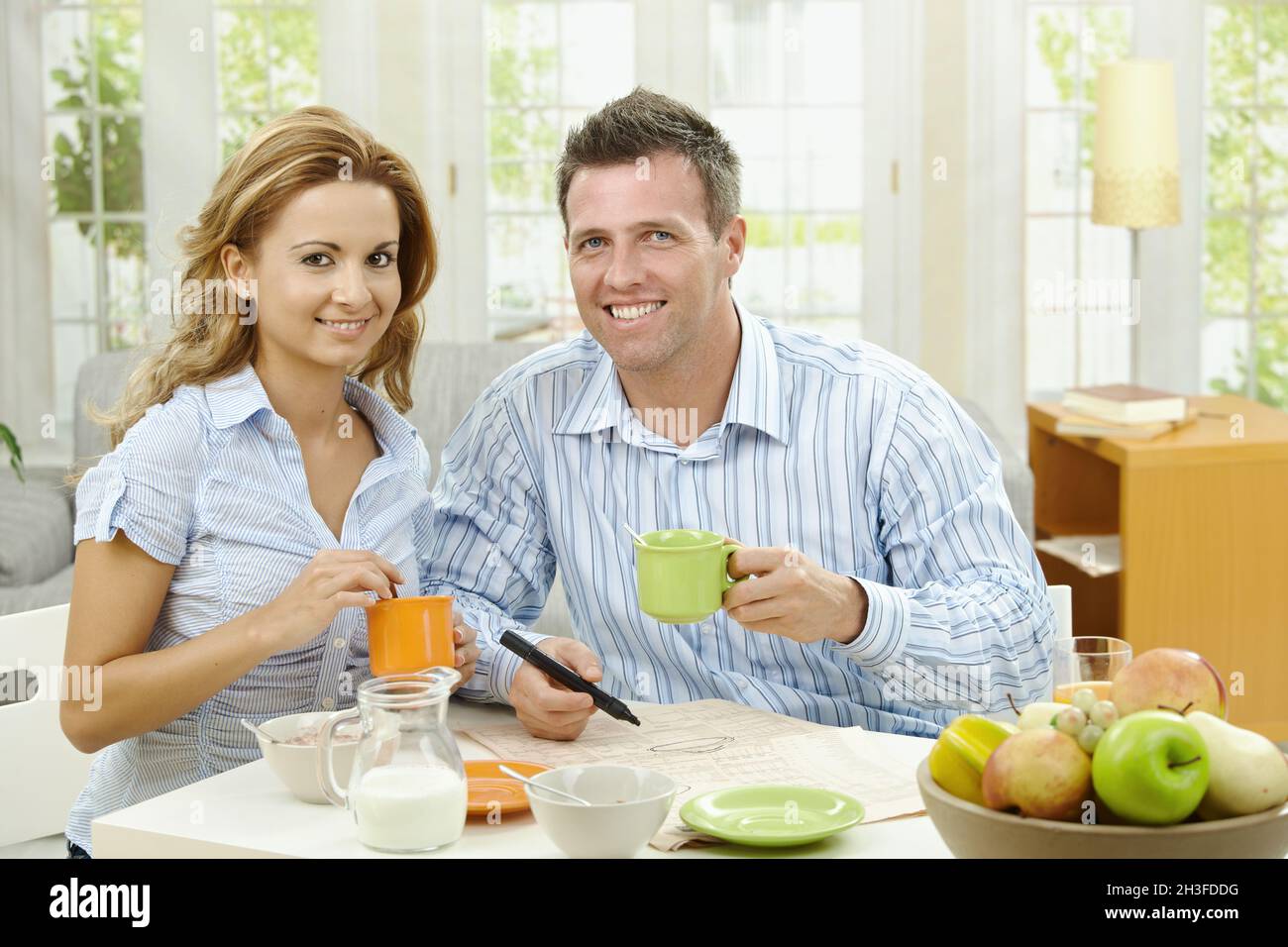 Couple drinking coffee Stock Photo - Alamy