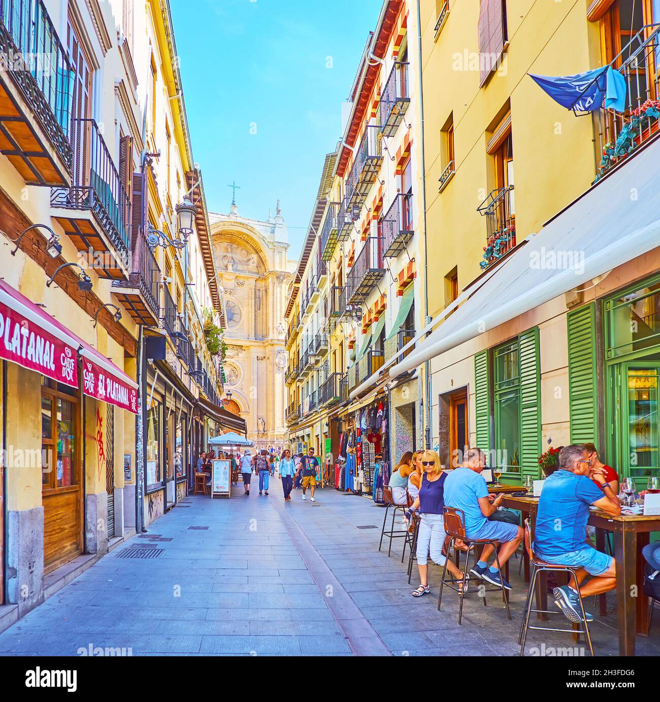 GRANADA, SPAIN - SEPT 27, 2019: The narrow pedestrian Marques de Gerona ...