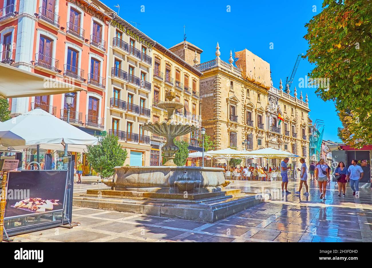 GRANADA, SPAIN - SEPTEMBER 27, 2019: Architectural ensemble of Plaza ...