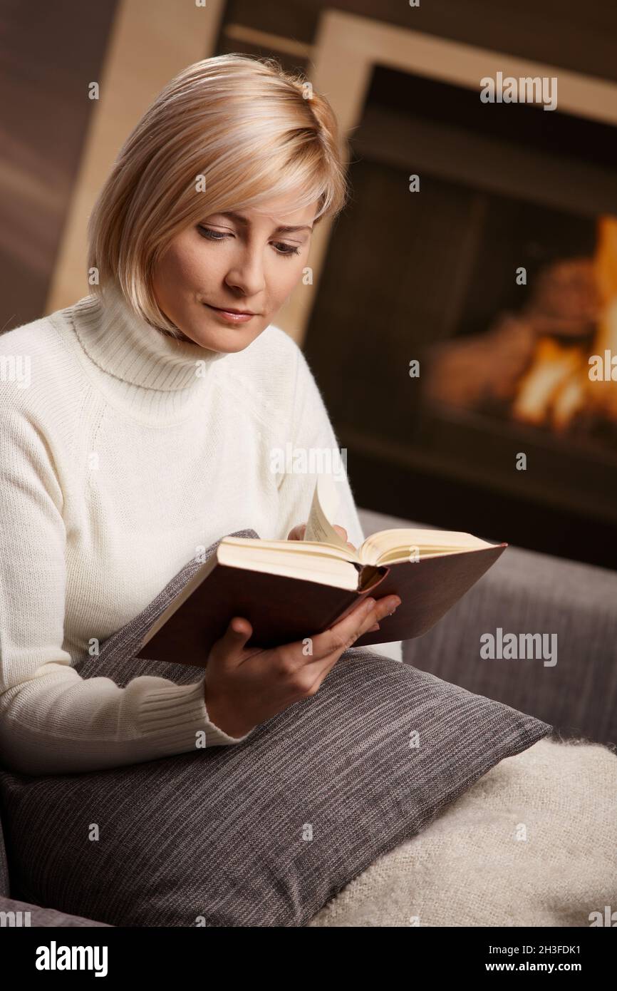 Woman reading at home Stock Photo - Alamy