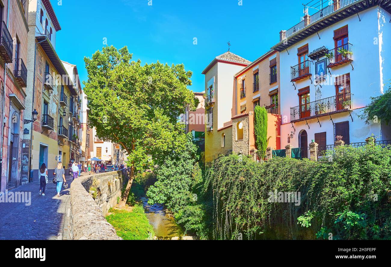 Historic Carrera del Darro street with medieval mansions, tourist ...