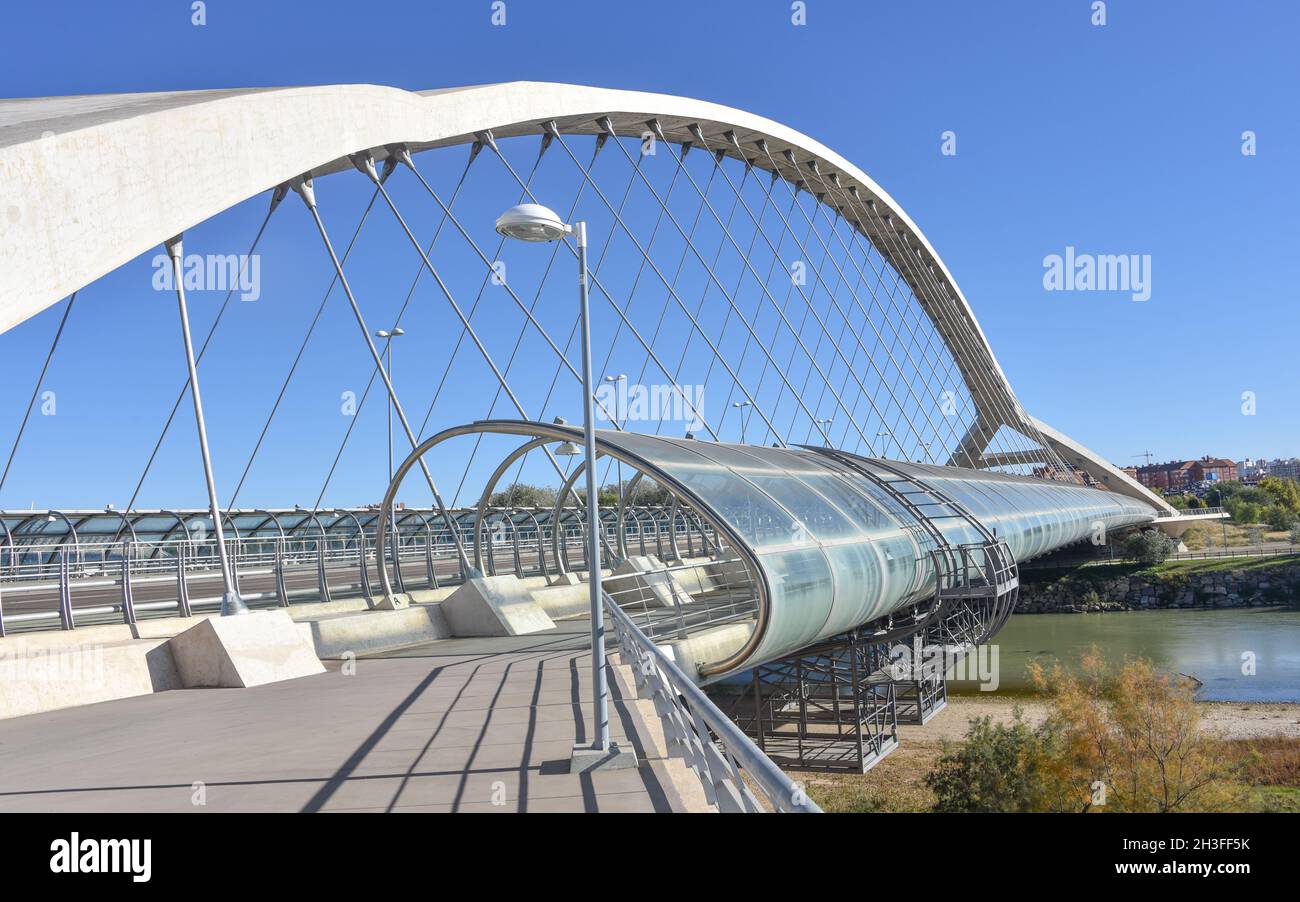 Contemporary bridges hi-res stock photography and images - Alamy