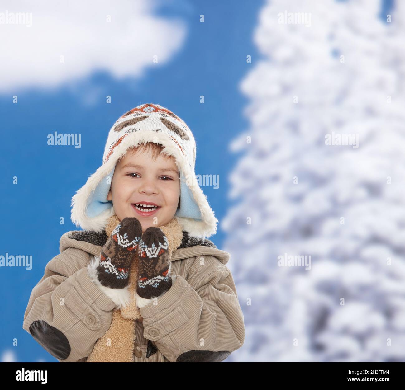 Little kid snow hi-res stock photography and images - Alamy