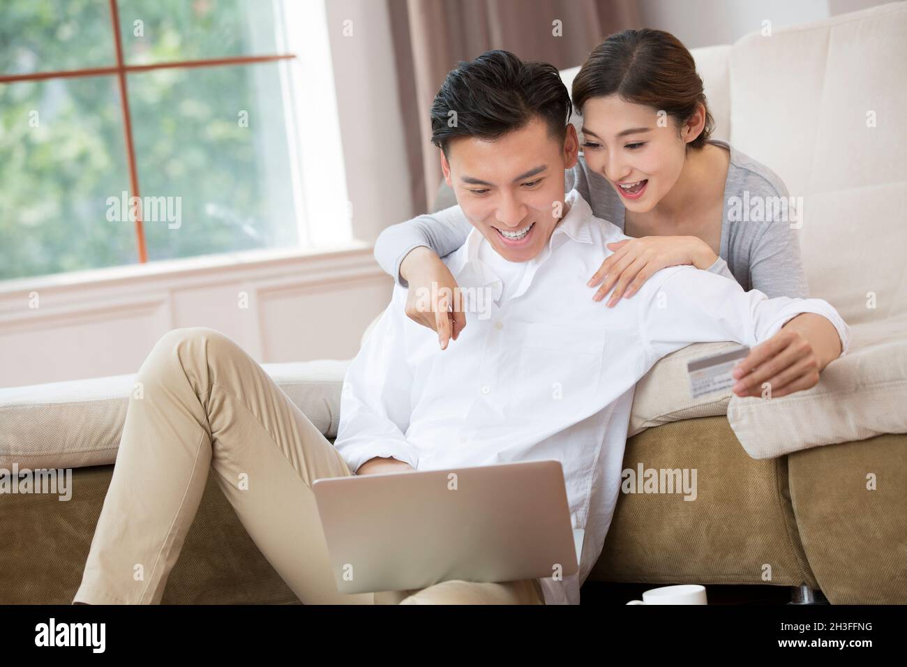 Young couple online shopping hi-res stock photography and images - Alamy