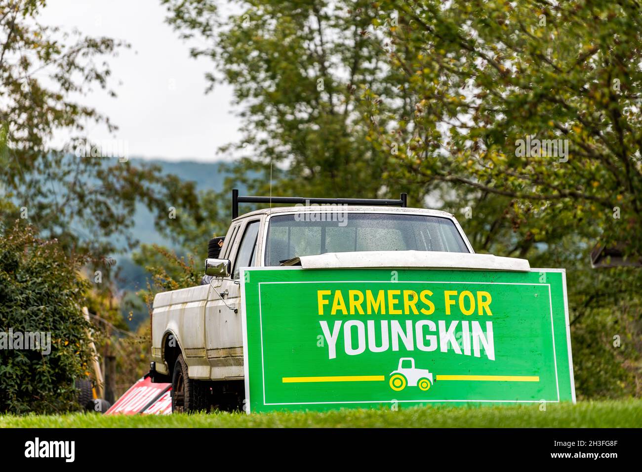 Trump supporter truck hi-res stock photography and images - Alamy