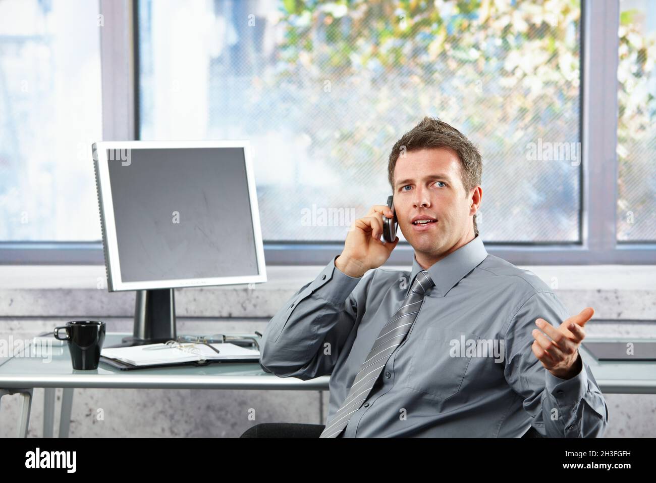 Mobile decision hi-res stock photography and images - Alamy
