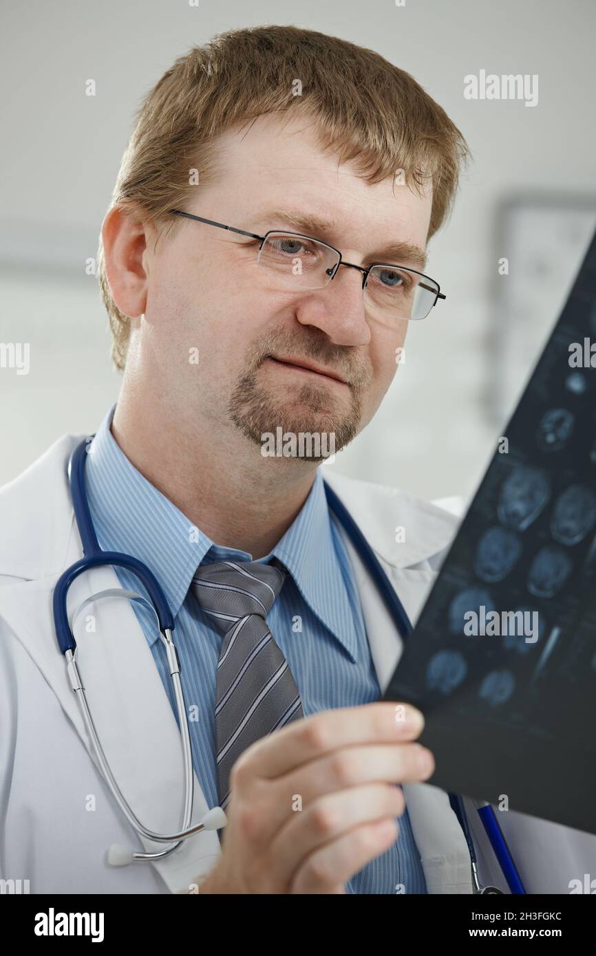 Doctor xray vertical hi-res stock photography and images - Alamy