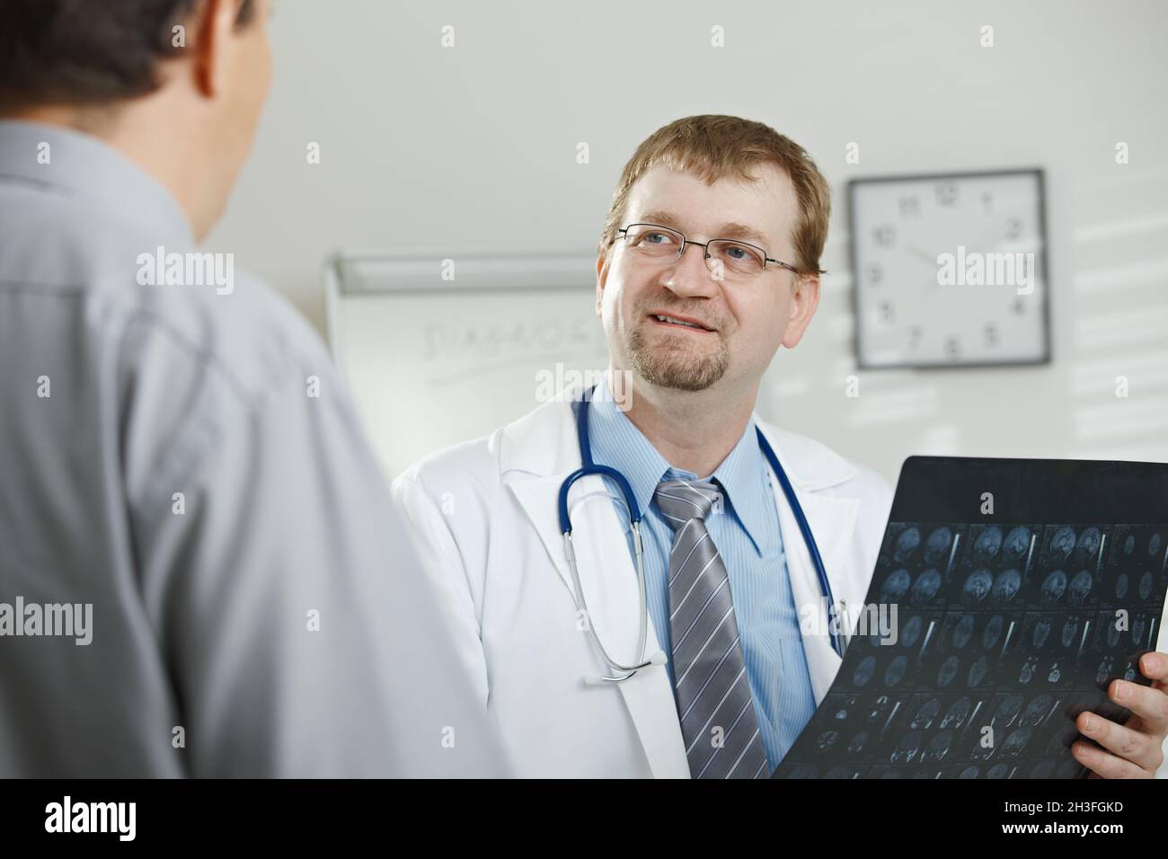 Doctor explaining to patient Stock Photo - Alamy