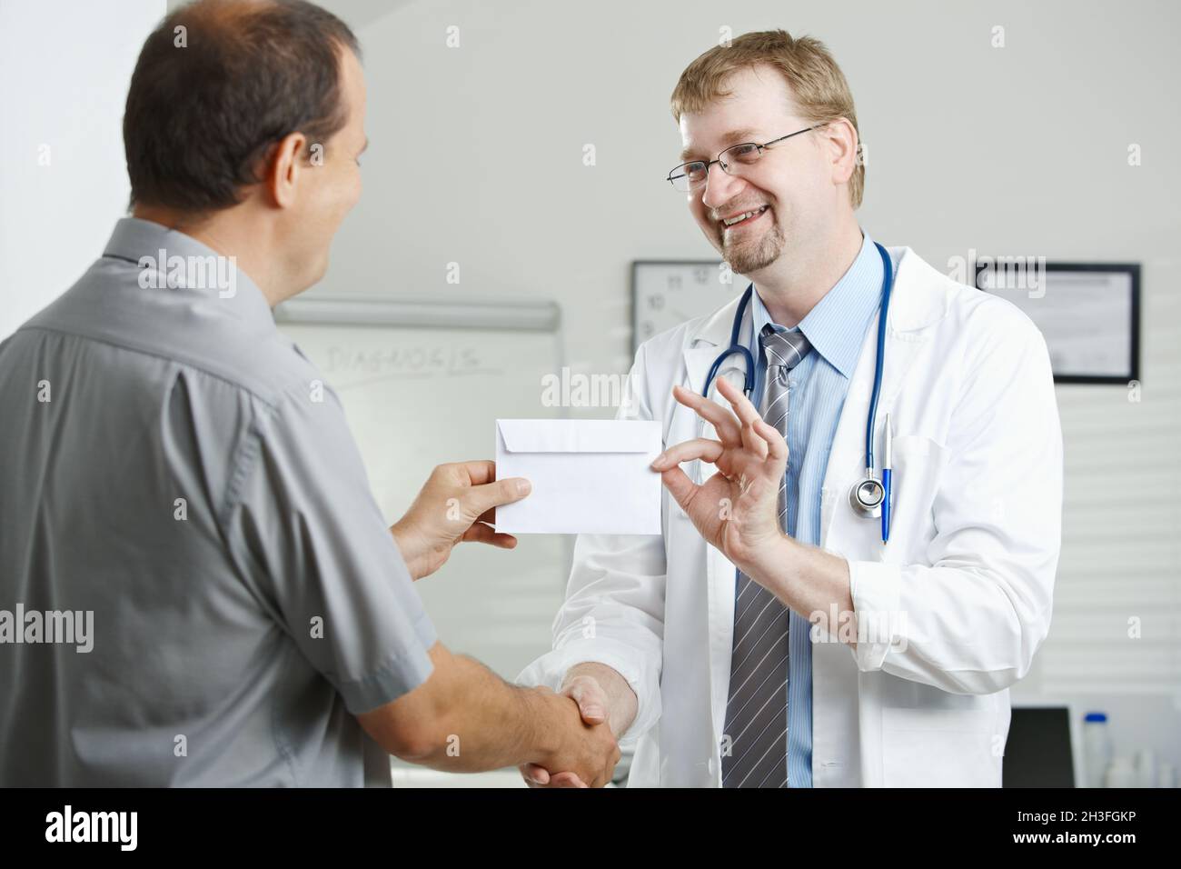 Patient bribing doctor Stock Photo - Alamy