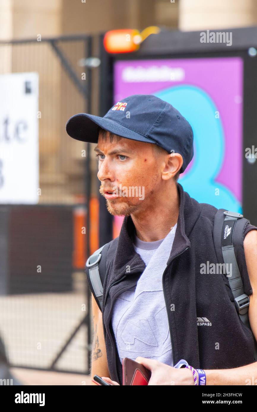 Fake tan man hi-res stock photography and images - Alamy