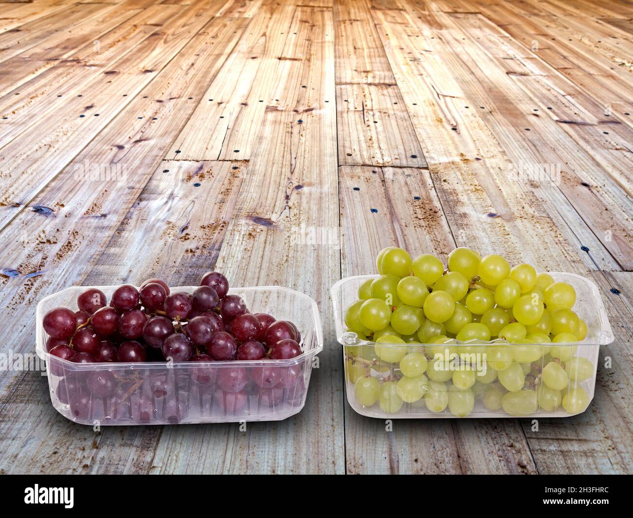 Fruits - Red grapes, green apples Stock Photo - Alamy