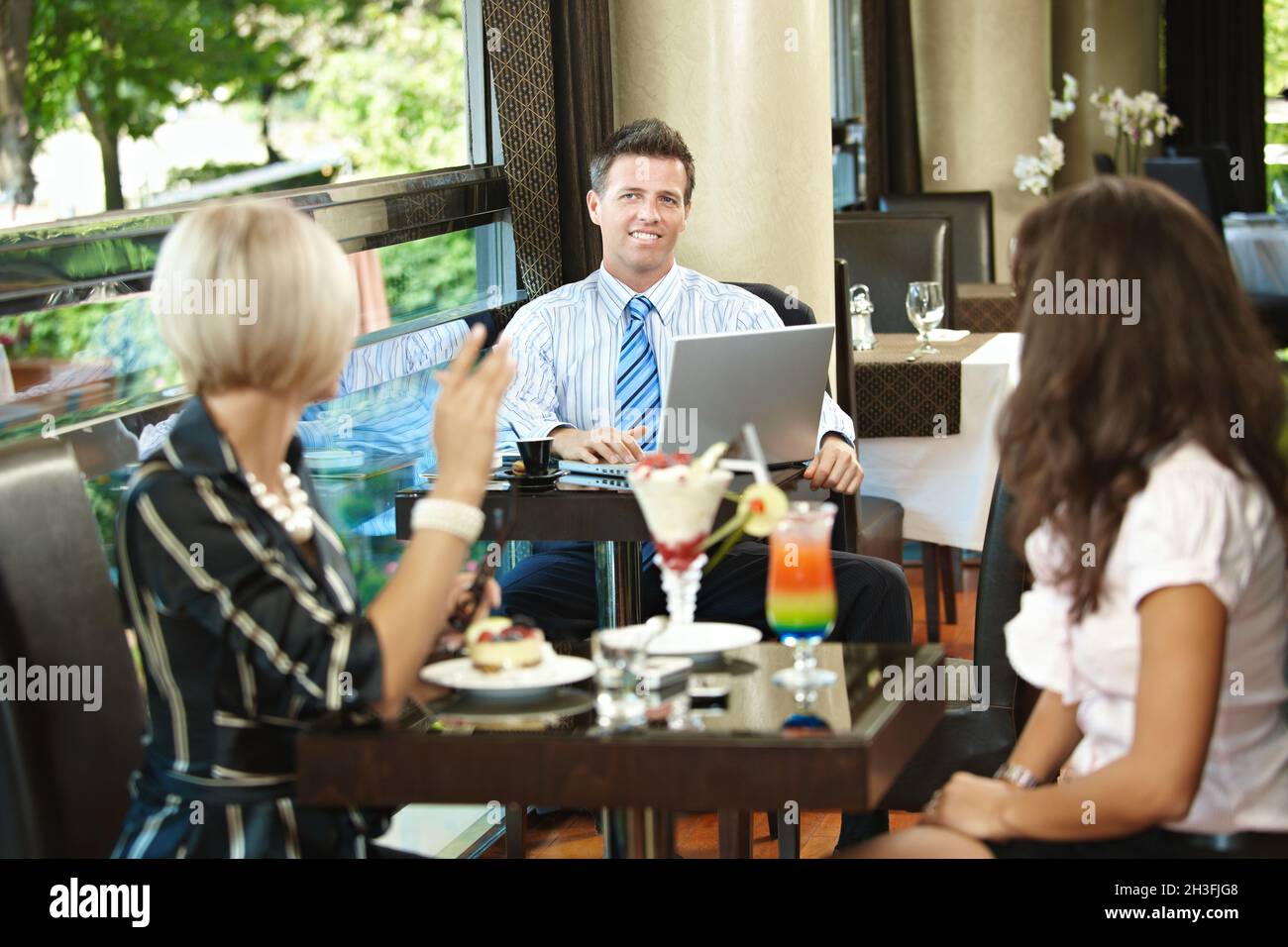 Cafe life hi-res stock photography and images - Alamy
