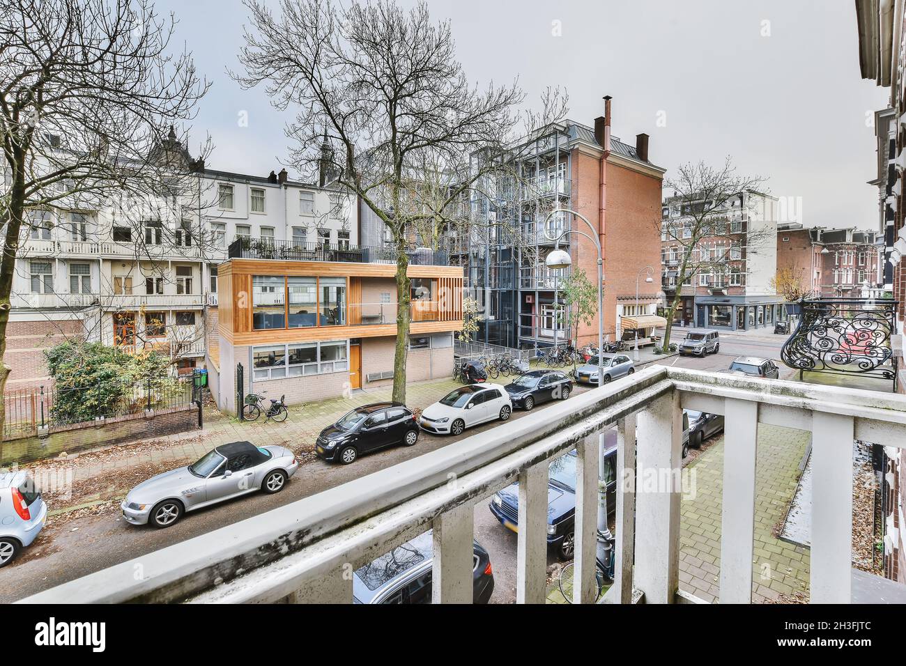 City housing elegance hi-res stock photography and images - Alamy