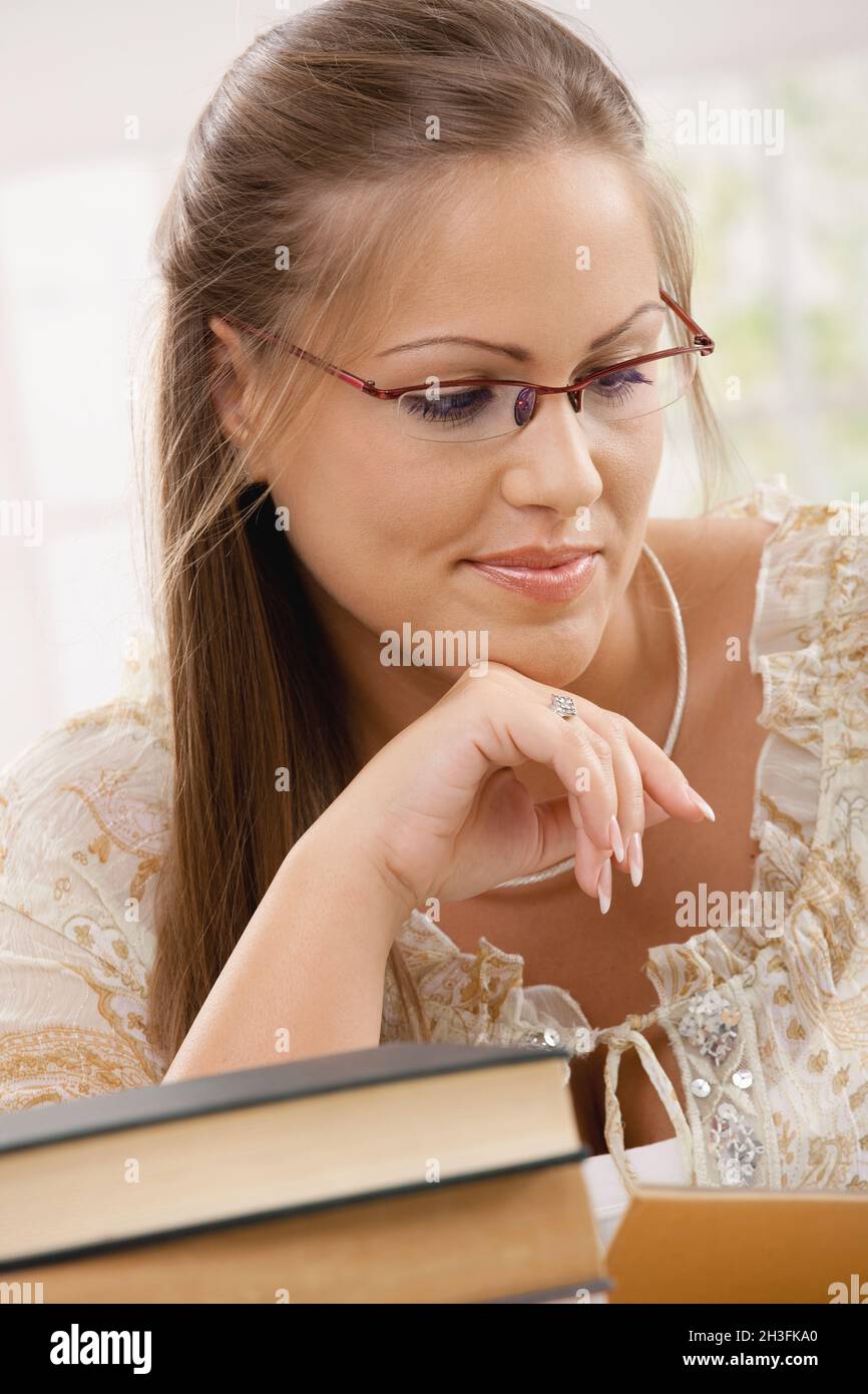 Student girl reading book Stock Photo - Alamy