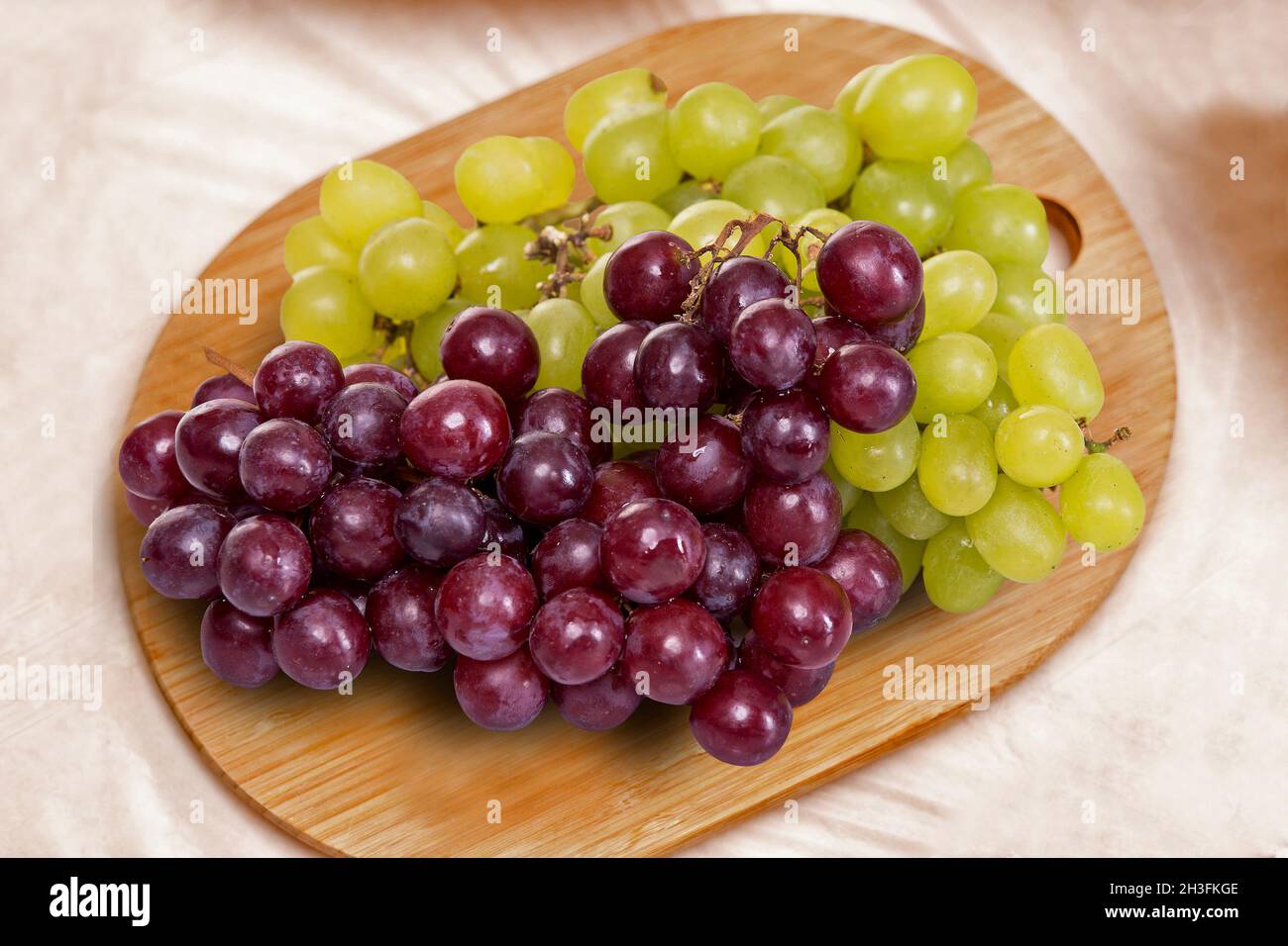 Fruits - Red grapes, green apples Stock Photo - Alamy