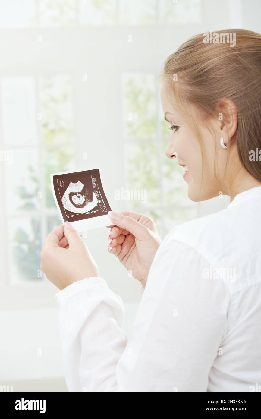 New mom holding ultrasound hi-res stock photography and images - Alamy