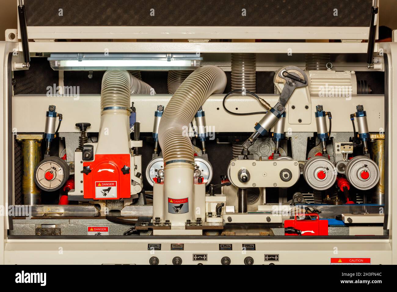 Internal system for removing sawdust, dust and shavings in a modern ...