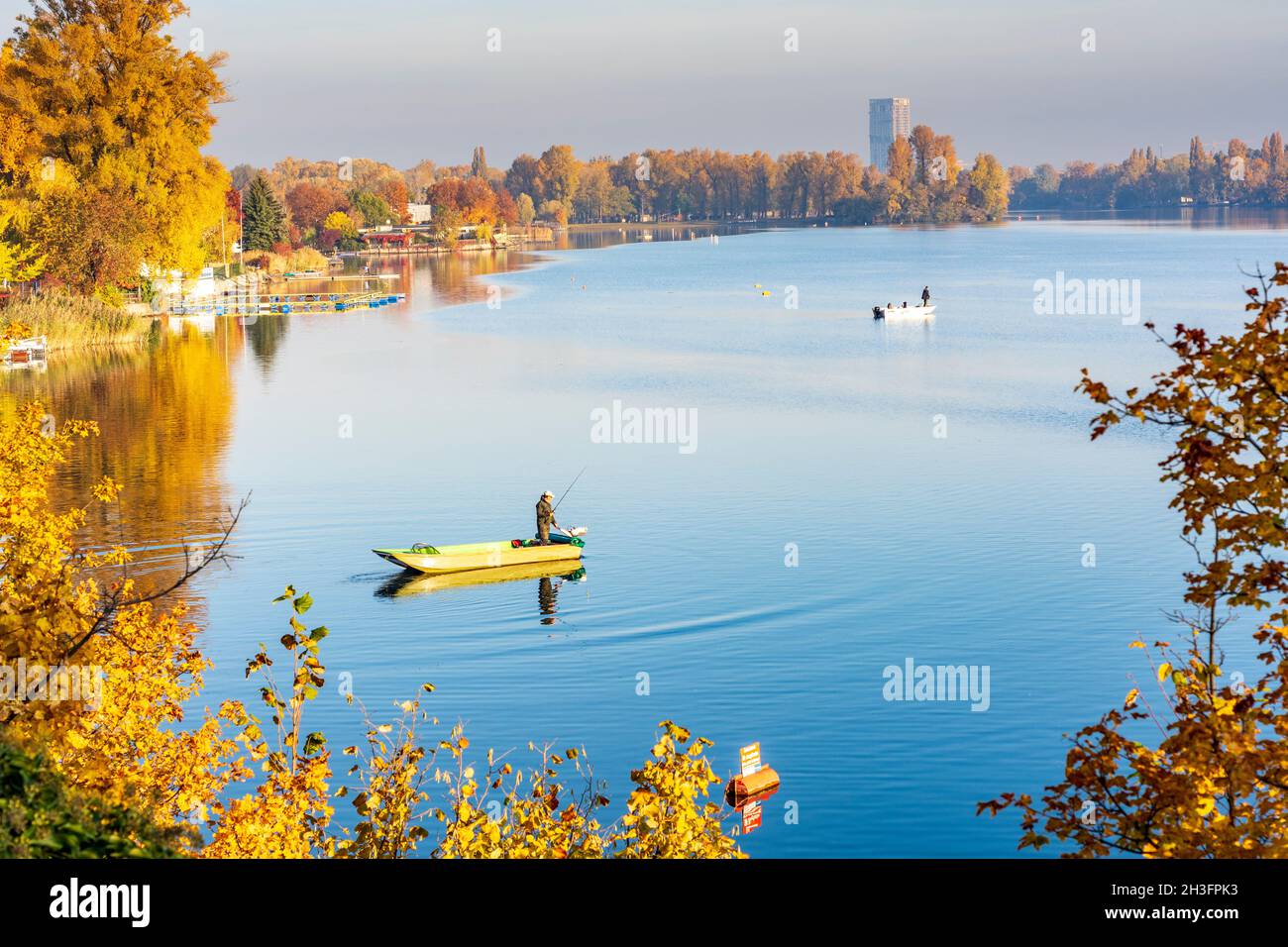 Wien, Vienna: oxbow lake Alte Donau (Old Danube), high-rise Vienna ...