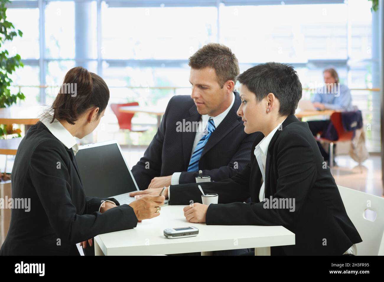 Groups of men talking hi-res stock photography and images - Alamy