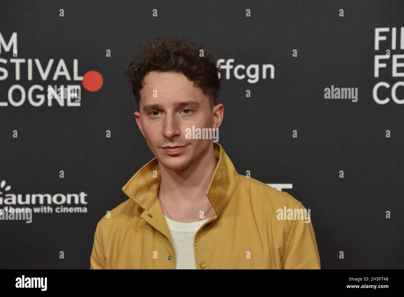 Cologne, Germany. 26th Oct, 2021. Actor Jonathan Berlin comes to the ...