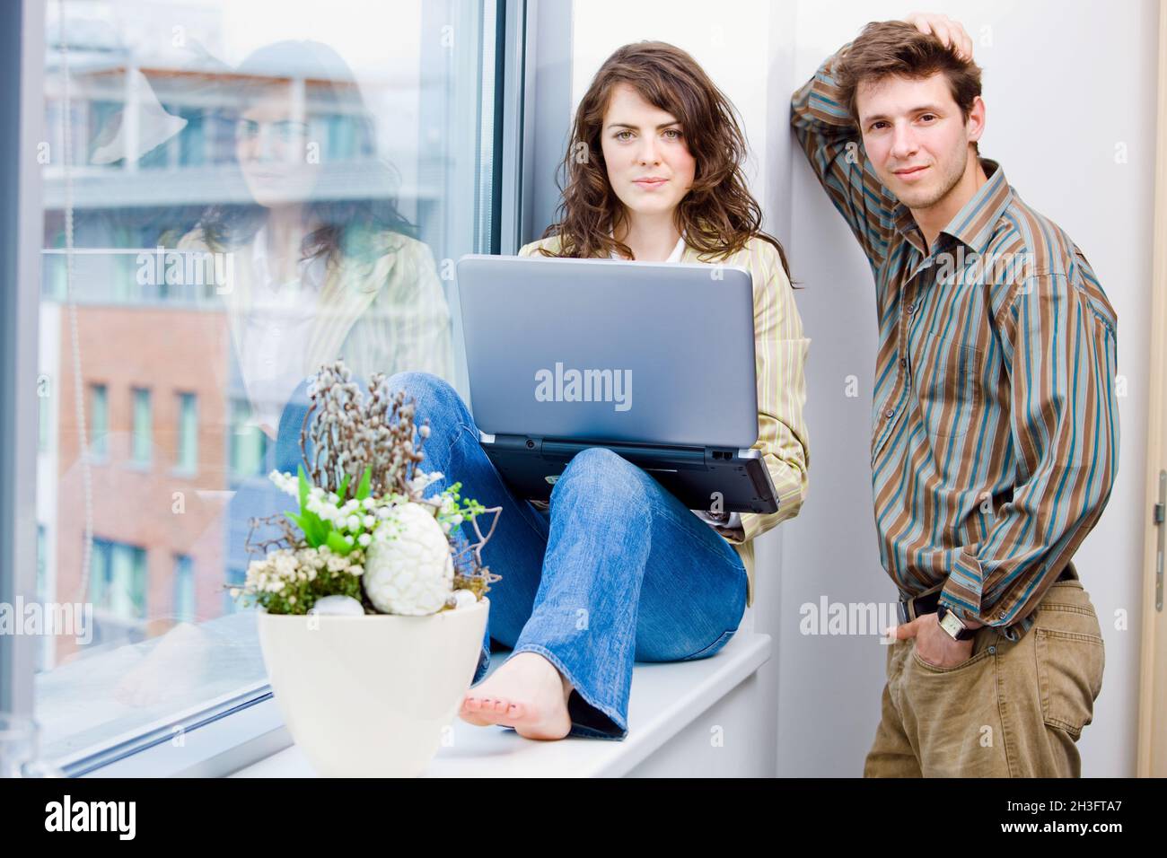 Office workers talking Stock Photo - Alamy