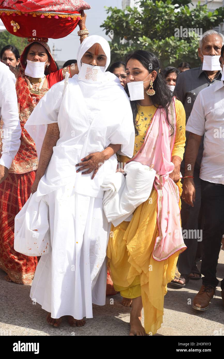 An indian sadhvi hi-res stock photography and images - Alamy