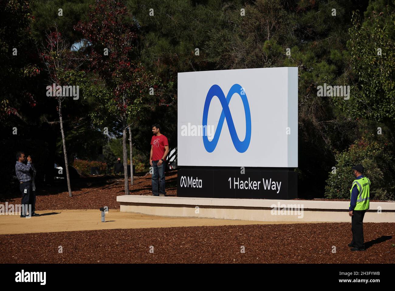 Meta headquarters sign hi-res stock photography and images - Alamy