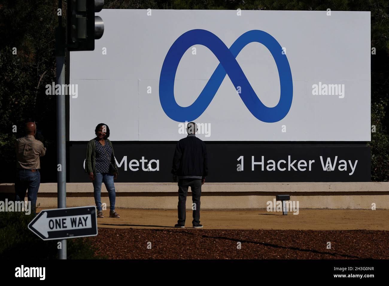 Meta headquarters sign hi-res stock photography and images - Alamy