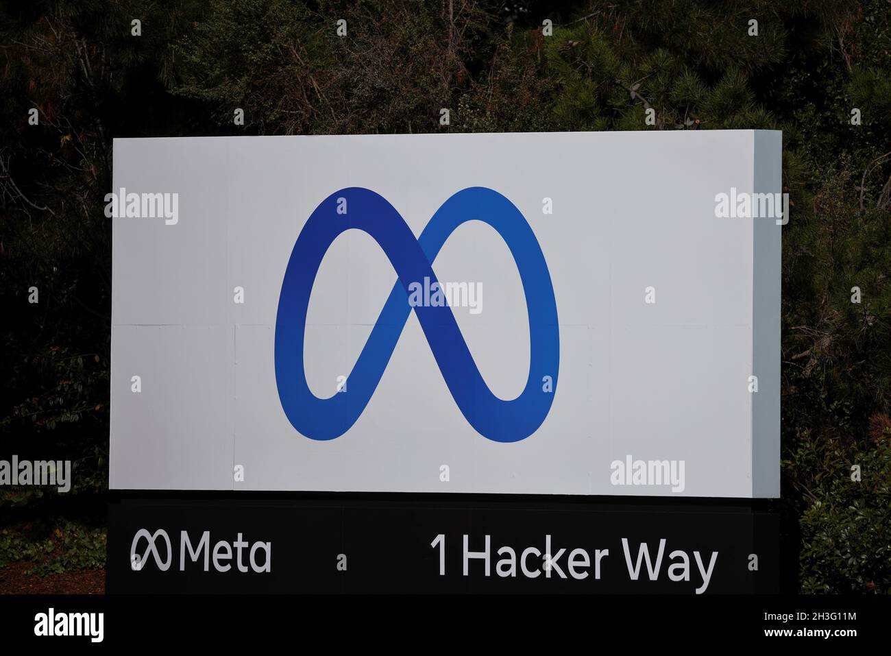 Meta headquarters sign hi-res stock photography and images - Alamy