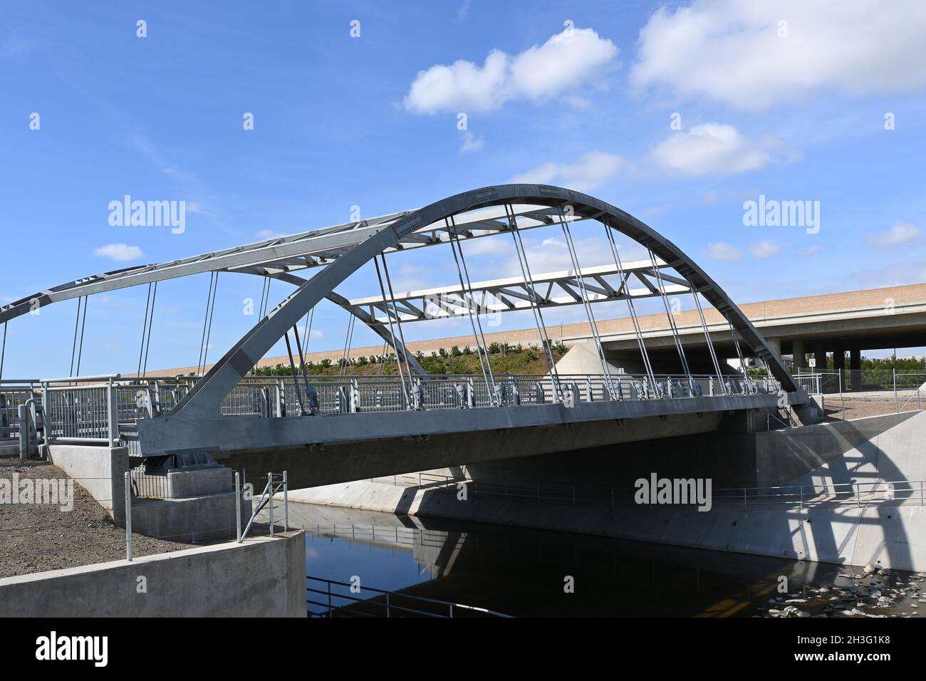 TUSTIN, CALIFORNIA - 23 OCT 2021: The Moffett Drive Bridge over the ...